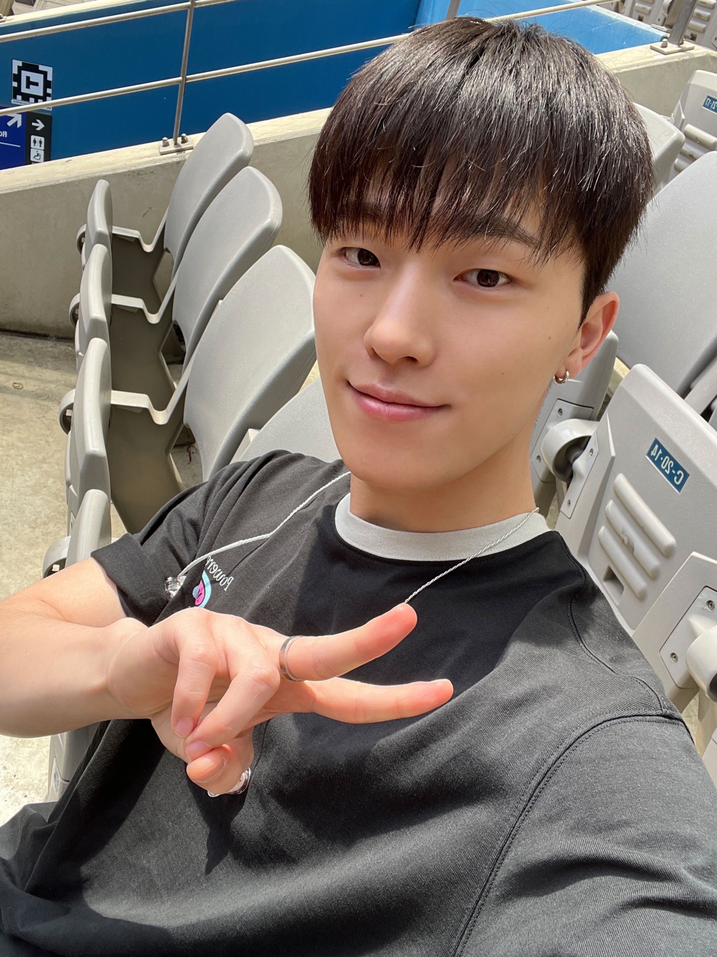 Seventeen Community Posts 오늘 정말 불태워봅시다ㅎㅎ 캐럿들 기대많이해줘요🤍 Dino