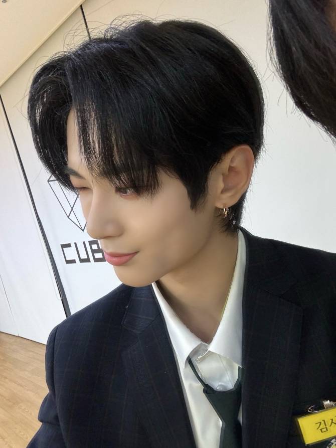 Nowadays Community Posts 여러분 안녕하세요 나우어데이즈의 💎🤚 막내 시윤입니다 ㅎㅎ 벌써 저희의