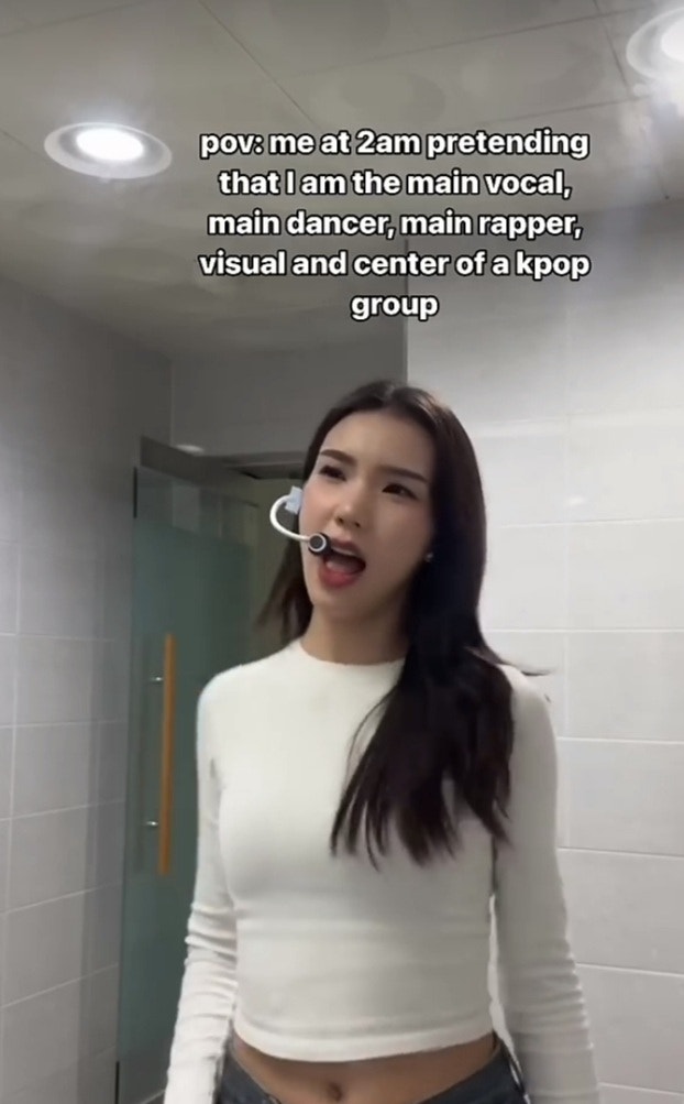 ILLIT Community Posts - lol