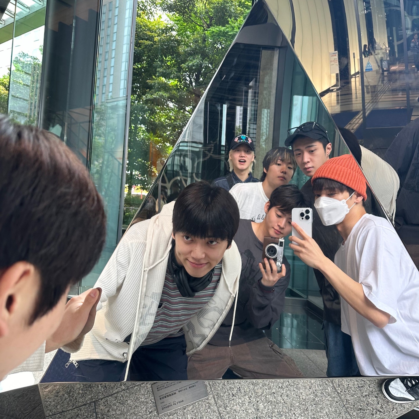 Onf Community Post 맛있는거 먹으면서 충전충전🔋💡 오늘 나고야에서 다같이 한번 길 잃음 U