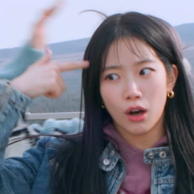 Le Sserafim Community Posts 행복해보여서 나도 행복해