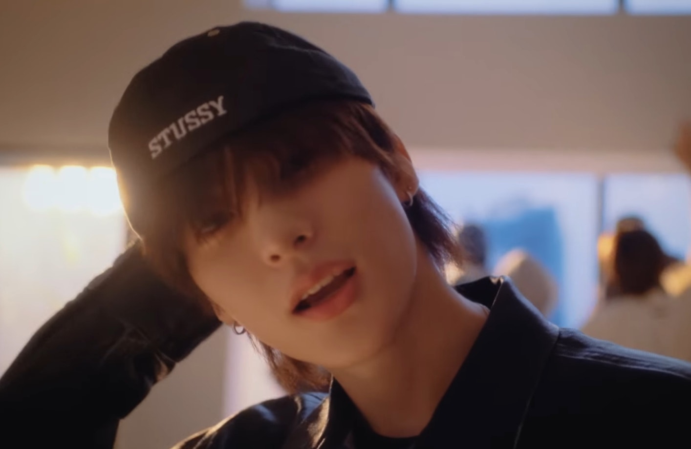 Riize Community Posts 아 찬영이 이 착장 너무 맘에 드는데 이 날 찍은 사진 없나ㅜㅜ 진짜 너무 옷이