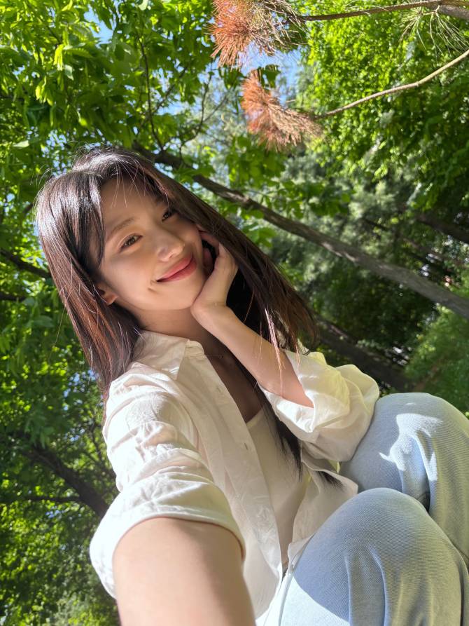 Rocket Punch Community Posts 오늘 날씨 완전 세잎클로버 ☘️ Suyun