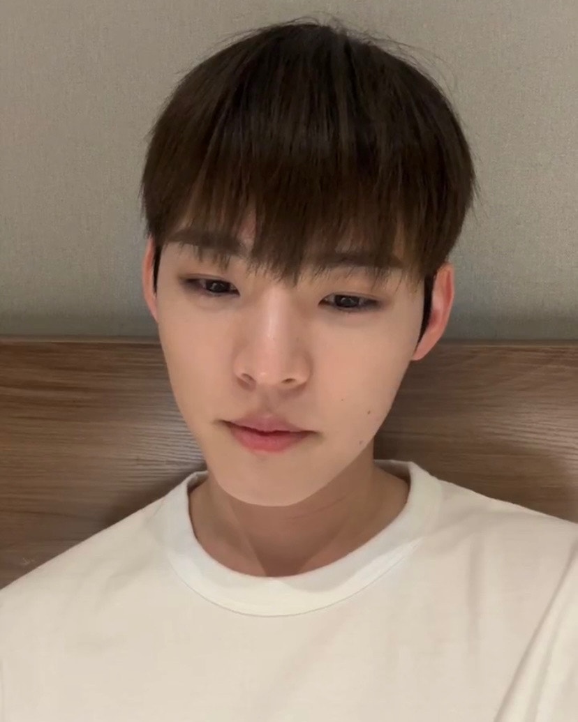 Onf Community Post 오늘은 효진씨 라이브에 참여해 보았습니다 눈이 미세먼지 없는 밤하늘의 별처럼