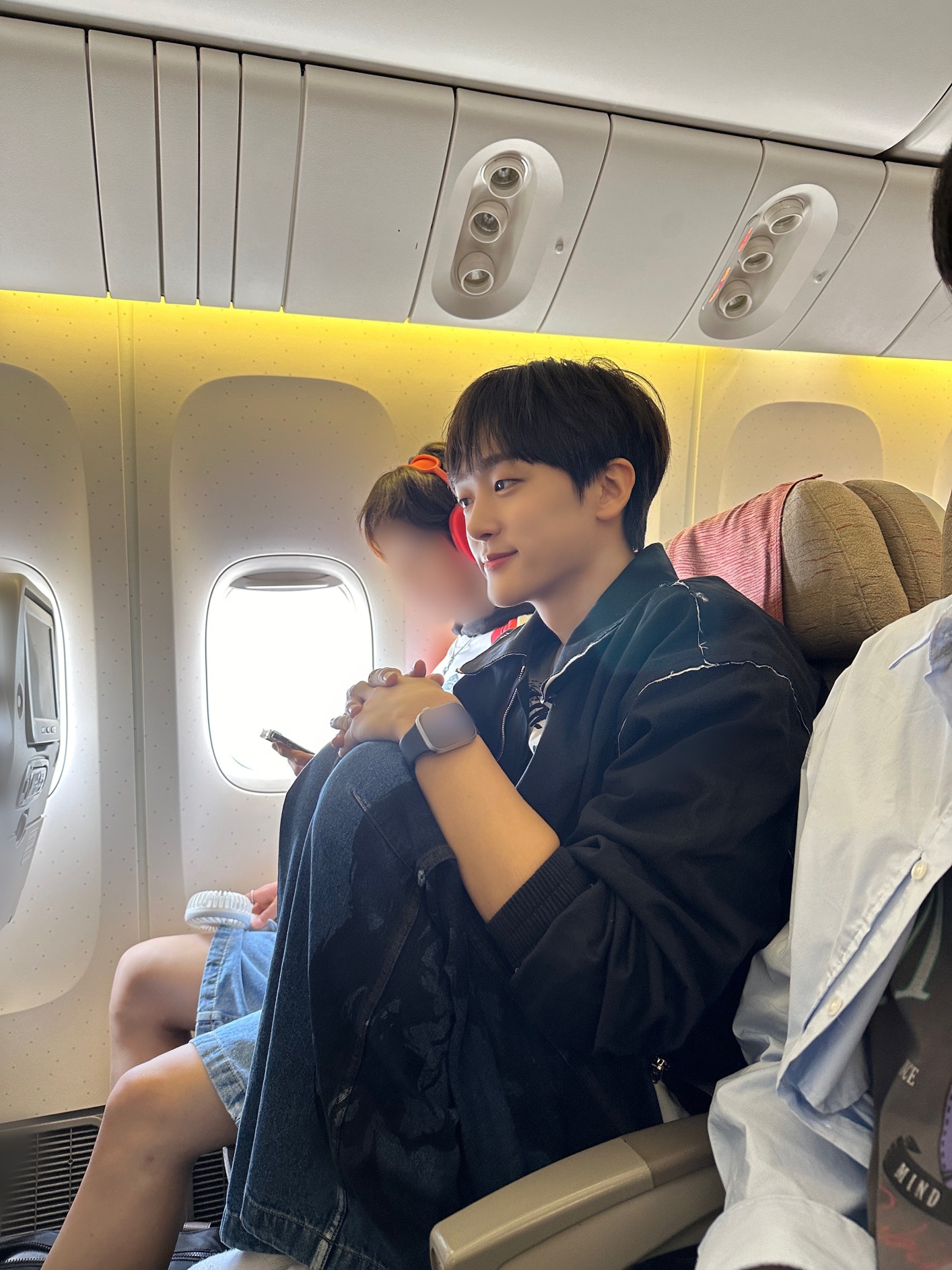 Lun8 Community Posts 러베이트으🩵 내가 이르러 왔어요 아니 형 뭐하냐구욬ㅋㅋㅋ 귀엽다 역시 루네이트 메인