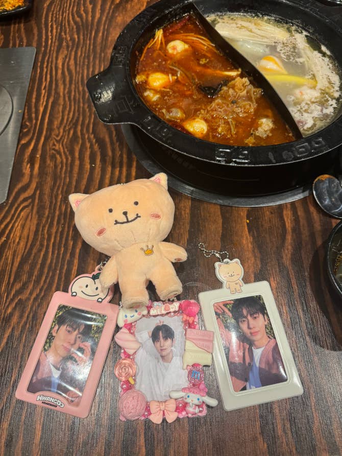 Hwang Min Hyun Community Post 오빠🧡 모하구 있어욤 저는 오늘 가족들이랑 어버이날겸 생일이여서