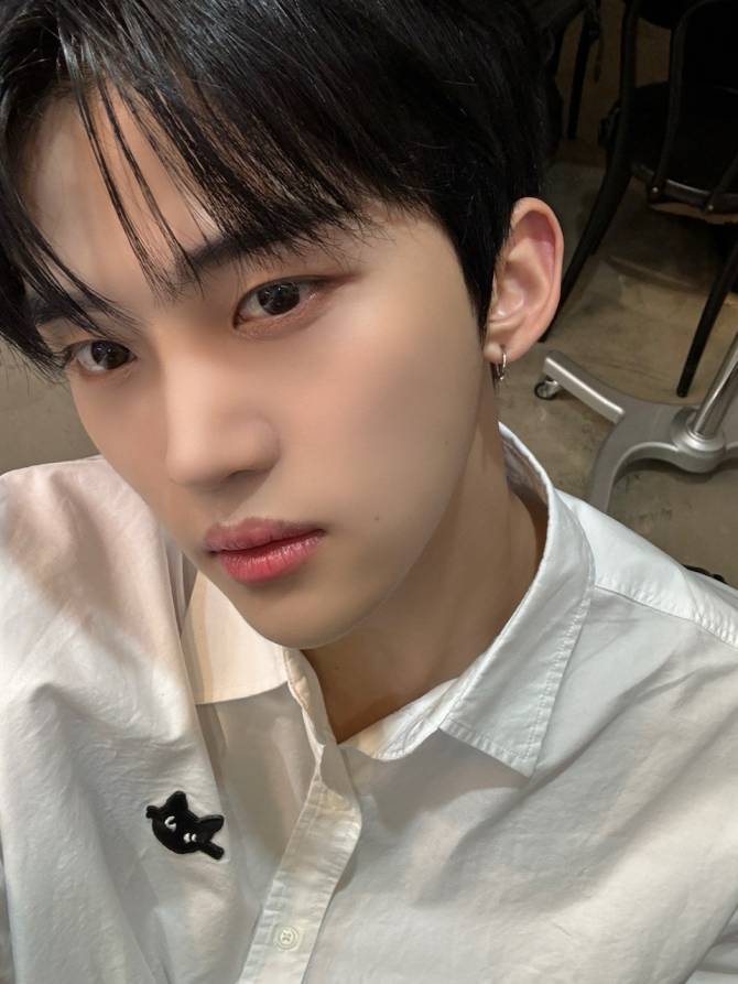 Post De La Comunidad Lun8 영화 보려고 헤드셋을 착용했지만 바로 잠 들었어요 ㅎㅎ 남은 하루 잘