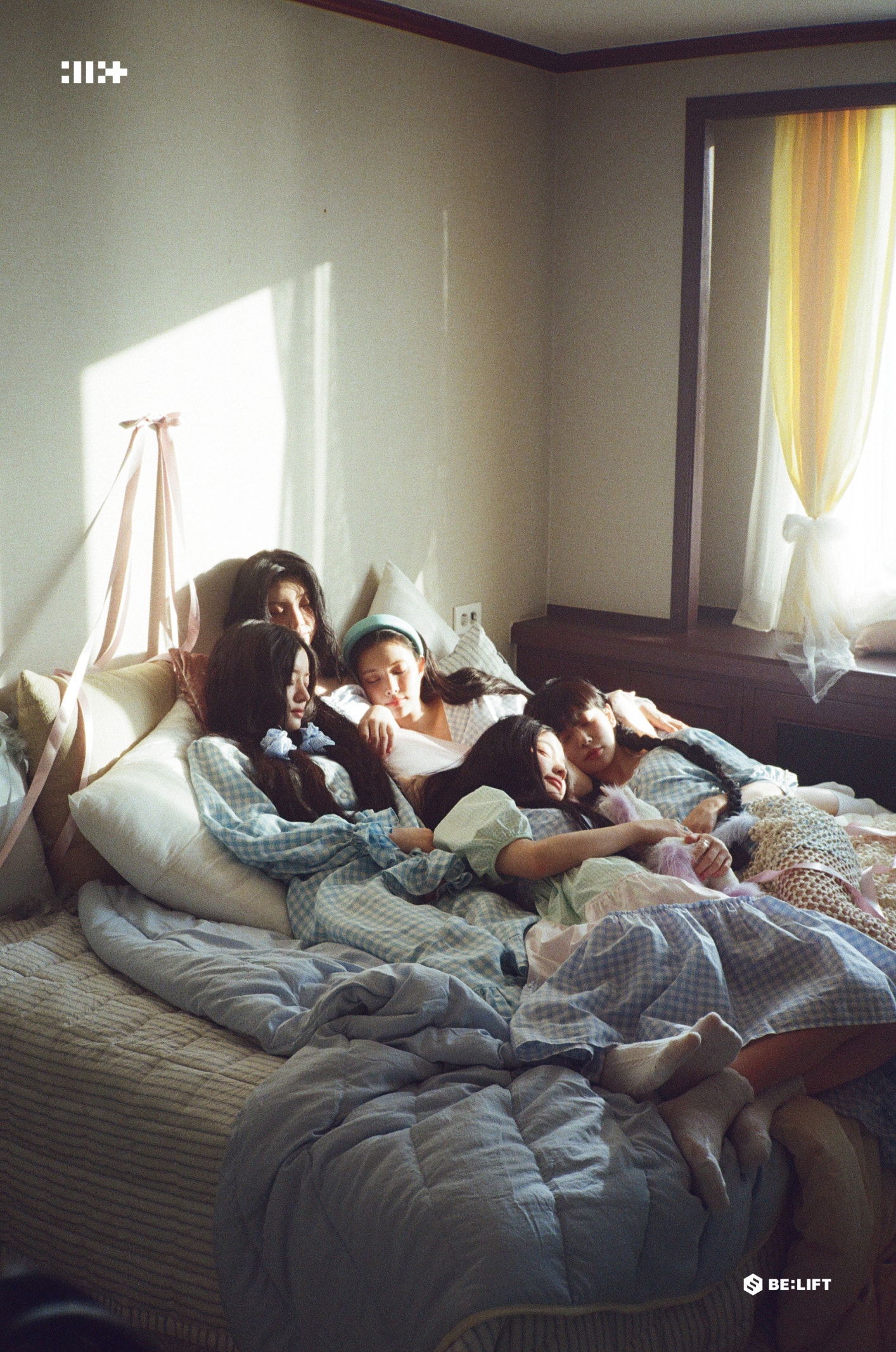 Weverse ILLIT Image - [Behind Cut] ILLIT (아일릿) 'Magnetic' MV Film Photos