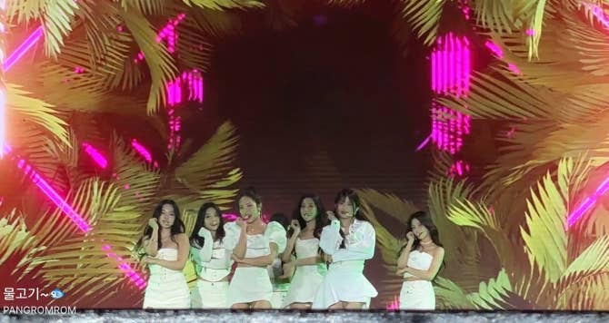 Fromis9 Community Posts 우리는 당신이 오기를 오랫동안 기다리고 있었습니다 때로는 내 눈으로 당신을 볼