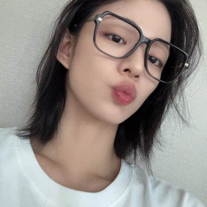 Fromis9 Community Post 챙아 생일 진심으로 축하해 맛있는거 많이 먹구 오늘 하루 정말 행복하게 보내길