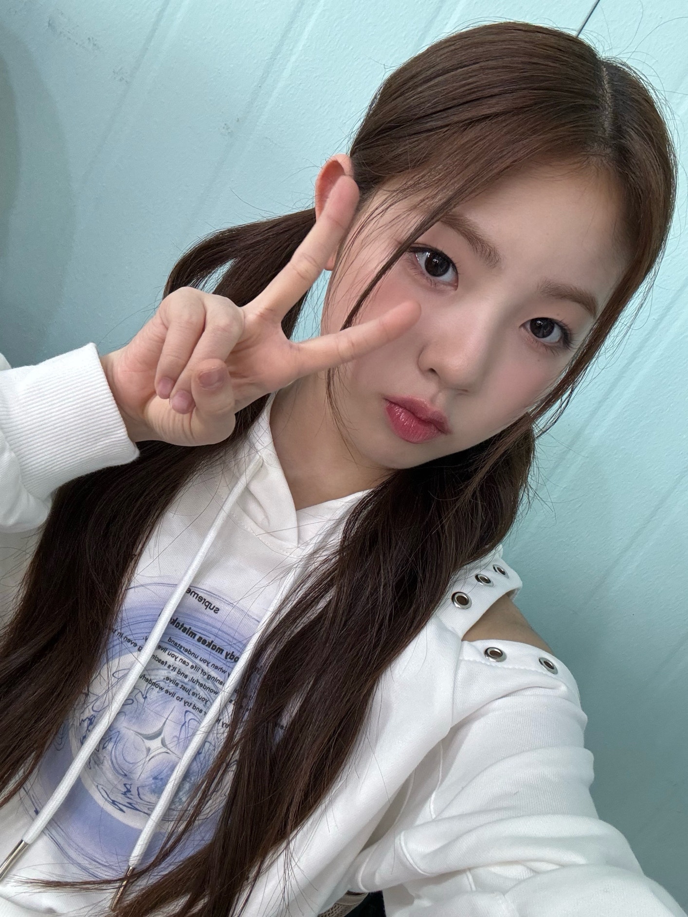 UNIS Community Post - 오늘 날씨 넘 좋아요..💕💕 울 에버애프터들도 산책 고고!! - YOONA