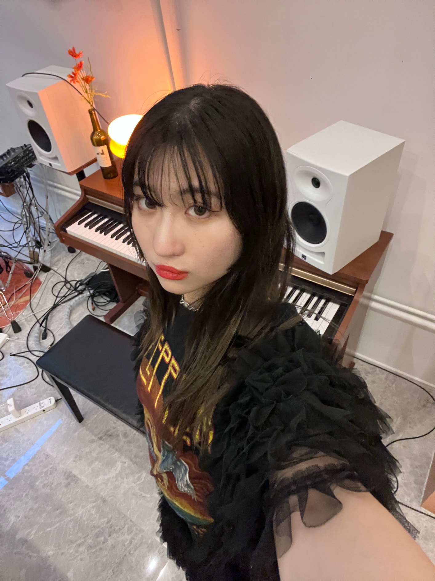 eill Community Posts - 今夜22:30 (JST) WEVERSE LIVE するよ🩵🐬☀️ - eill