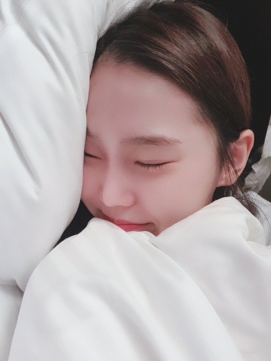 Oh My Girl Community Post 우리 누나 잘자효🩷🥰 누나는 항상 매사에 잘자야해효 ️ 휴식도 잘 취하고💕
