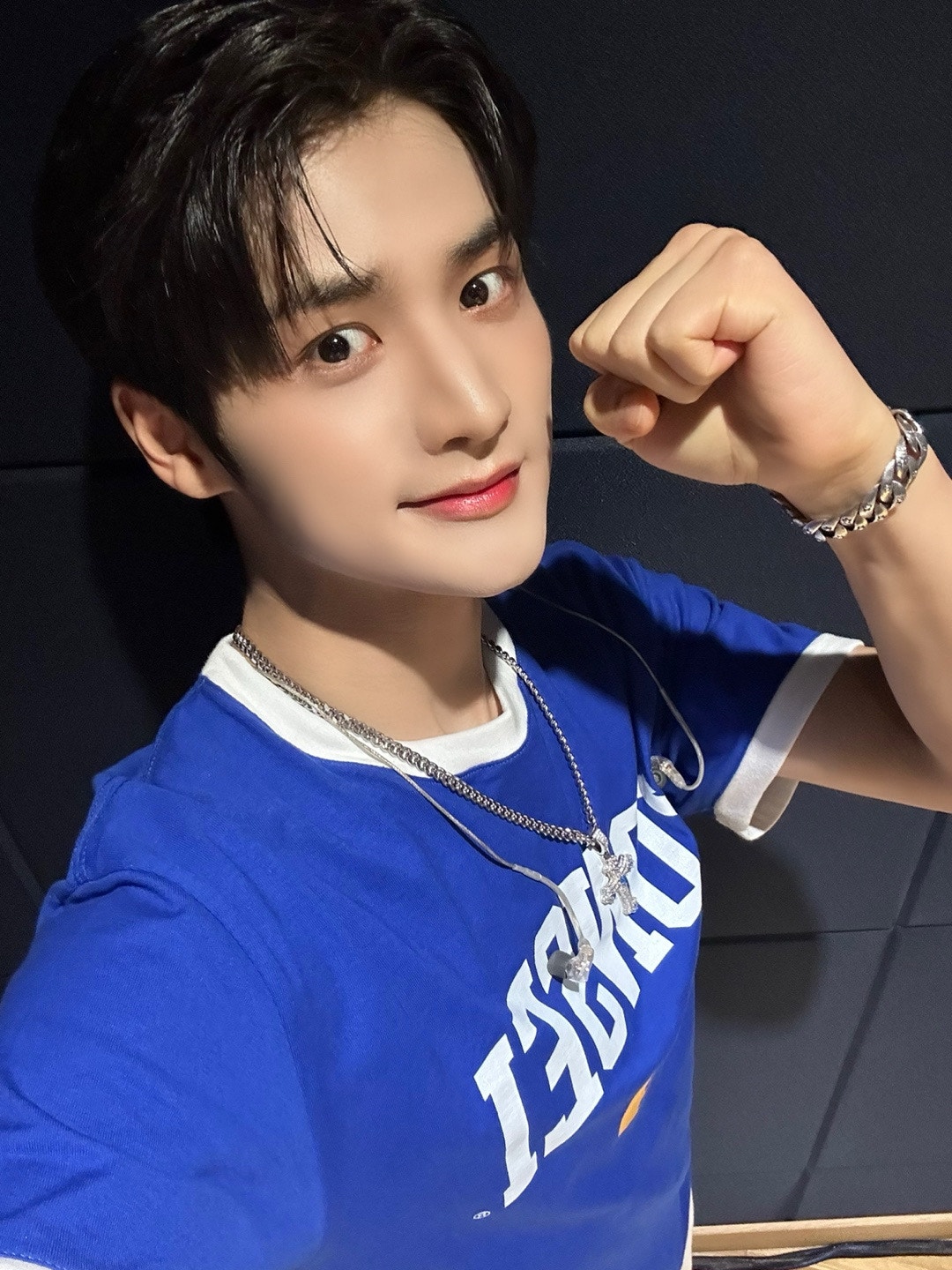 Nowadays 커뮤니티 포스트 안녕 여러분 처음으로 대학 축제에 다녀왔어요 잘 보셨나요 많은 응원소리가 무대할 때