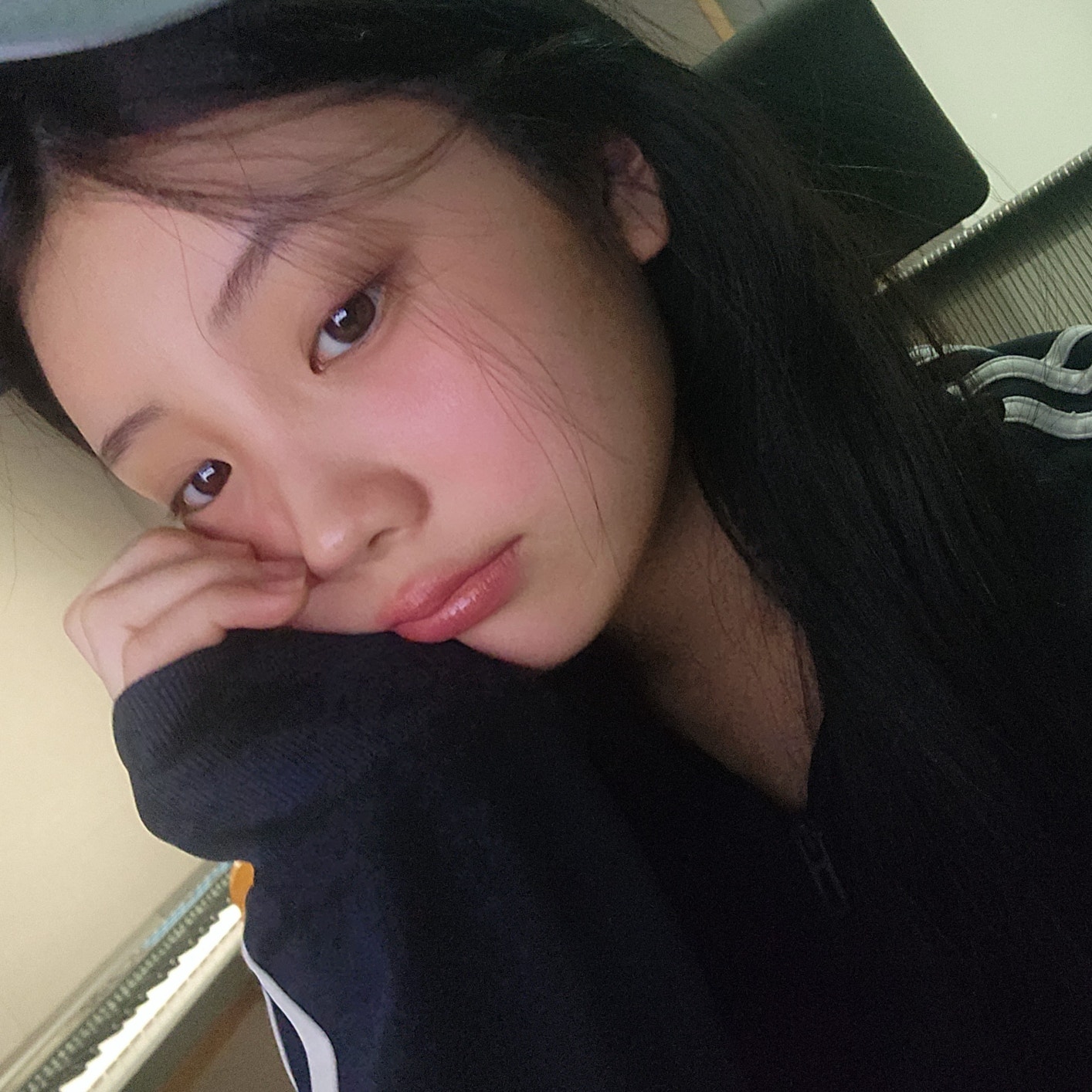 ILLIT Community Post - 😶 - WONHEE