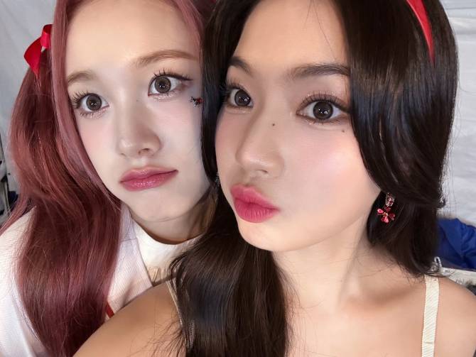 Stayc Community Posts 눈 크게 뜨고 지켜본다 😽🙃😼 씻고 올테니 댓글 달아달라는 말이야 ㅎㅎ 내 사랑