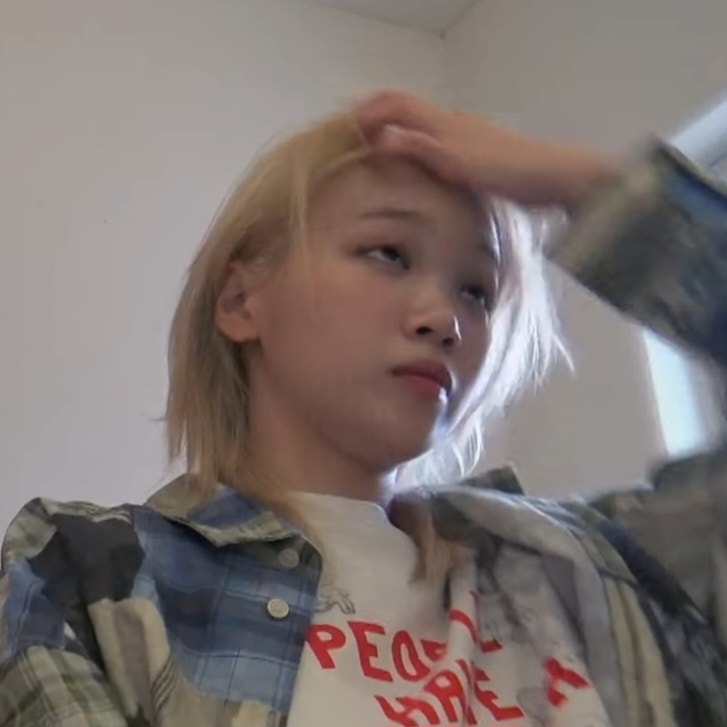 Le Sserafim Community Posts 어으 출근하기 싫다 진짜