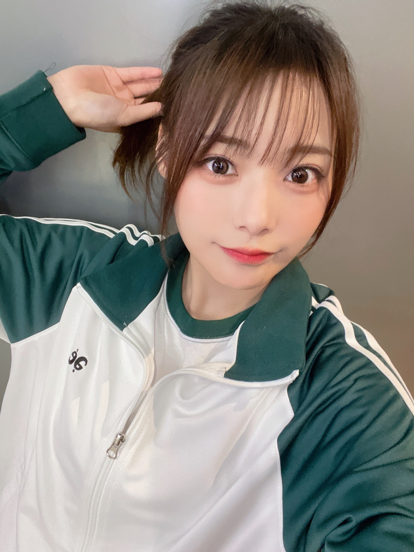 Qwer Community Post 오늘도 팬싸인회 와줘서 너무 고마워요💚 히나의 불참 소식을 갑작스럽게 전하게 되어서