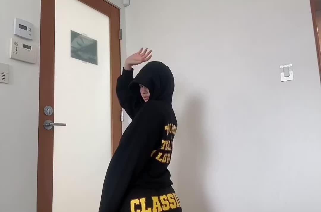 Gracie Abrams Community Posts - Hey💋 https://gracieabrams.lnk.to/shop ...