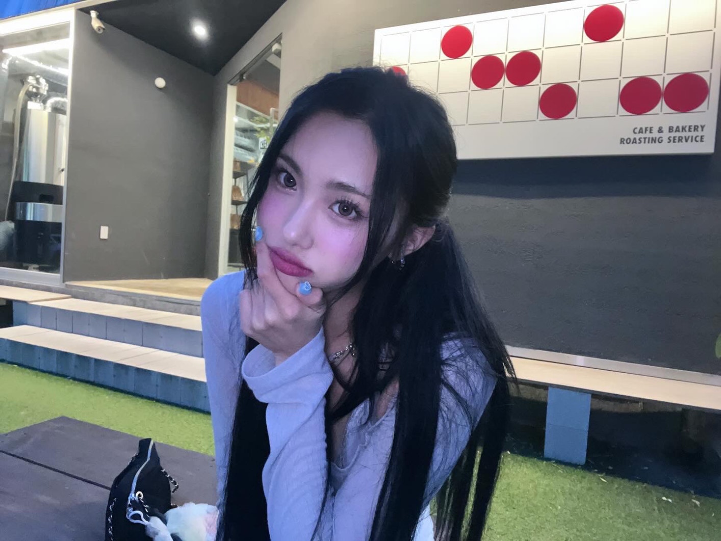 EVERGLOW Community Posts - 요즘 일카가 좋아🤭 - AISHA