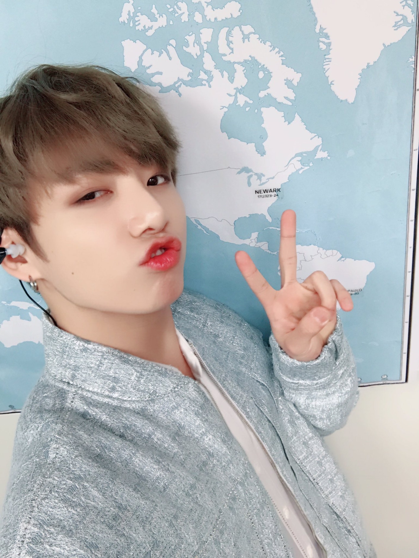 BTS Community Post - 🫧 ☁︎︎⋆｡ ☁︎︎⋆｡ 🐬 🌕 🐬☁︎︎⋆˚ ☁︎︎⋆｡🫧 グク💜안녕～(( ´͈ ᗨ `͈ ...