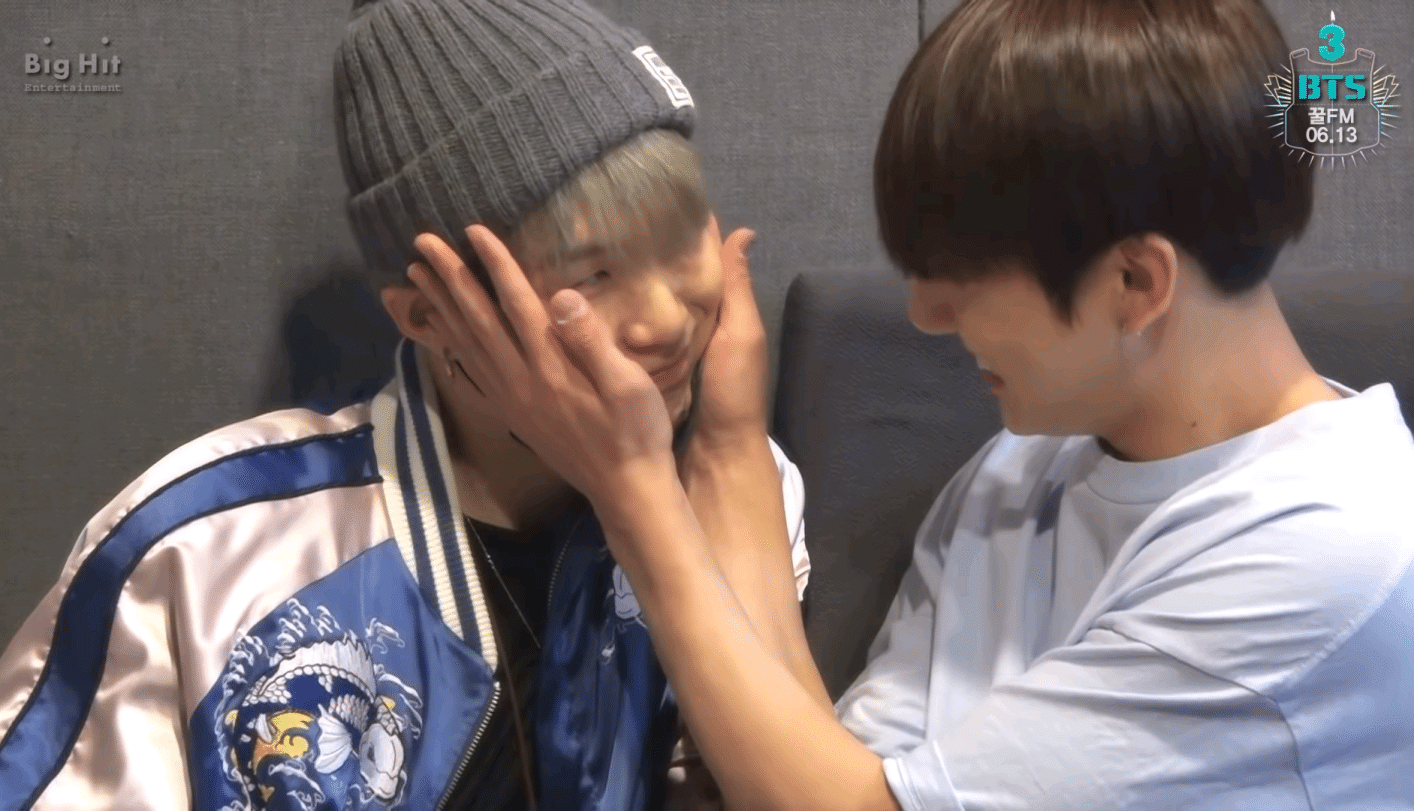BTS Community Posts - 윤기 시 オモオモ〜 ユンギや〜 グキがファンソングを聴かせてくれるって (*´艸`*) 楽しみね〜！！！ 「ユンギや〜 聞いたらちゃんと評価して ...