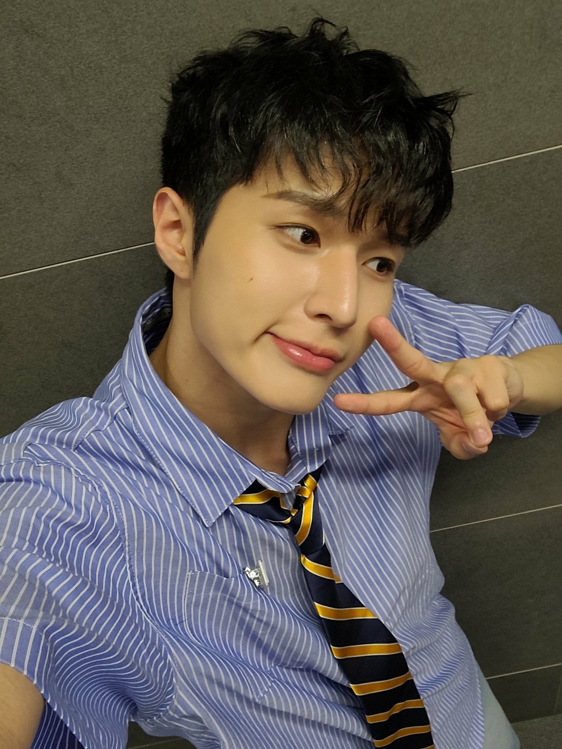 WHIB Community Post - 앤드 오늘 더 쇼 봤어요?😚 - UGEON