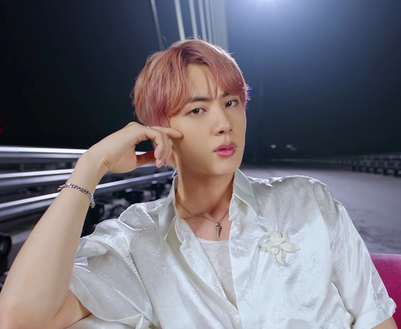Bts Community Posts 석진시 ️ D 8 방탄 그리고 사랑하는 진님을 만나게 되어 정말 매일이 행복해요💜