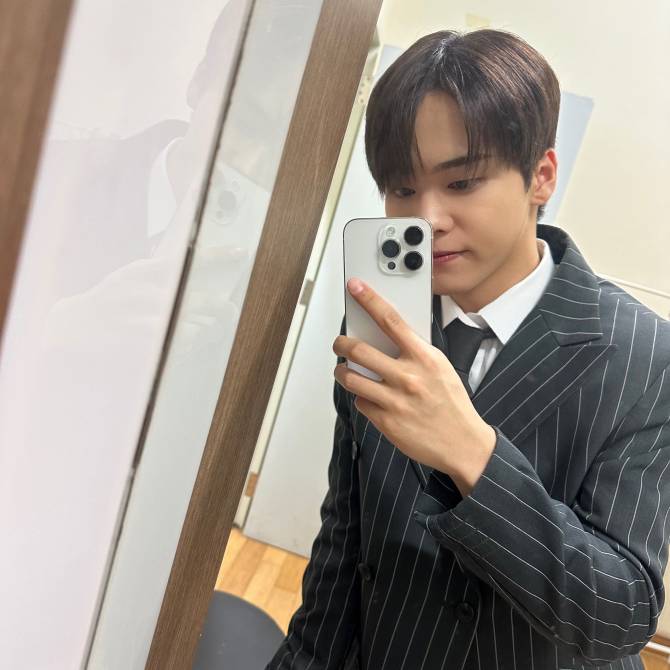 Onf Community Post 퓨즈 생일 축하해🥰 이렇게 함께하는 기념일이 너무 좋고 정말 특별한 날이에요 퓨즈