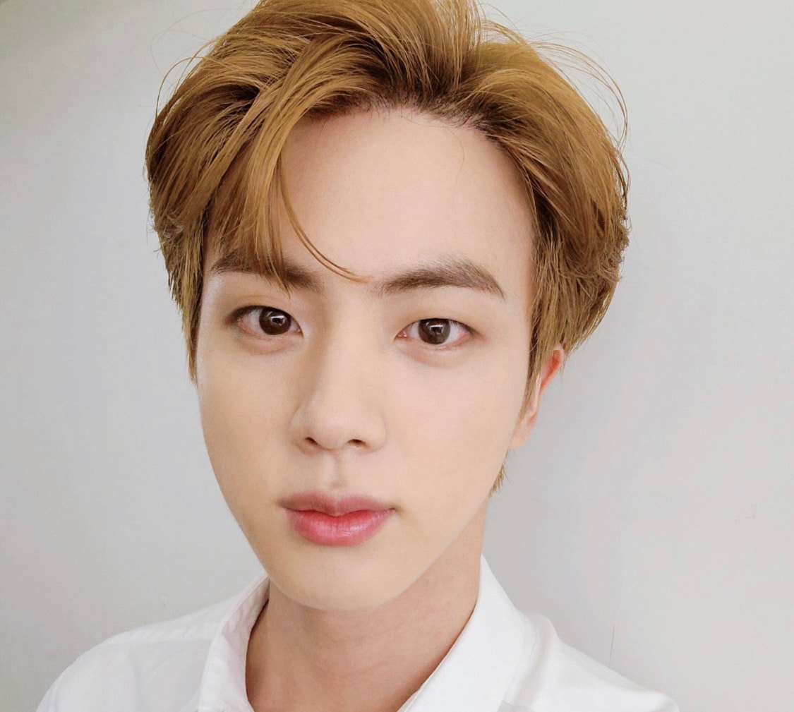 BTS Community Posts - いよいよ王子様が帰って来る🩷 嬉しい🩷 元気な姿でARMYって呼んでね🩷 #to_jin