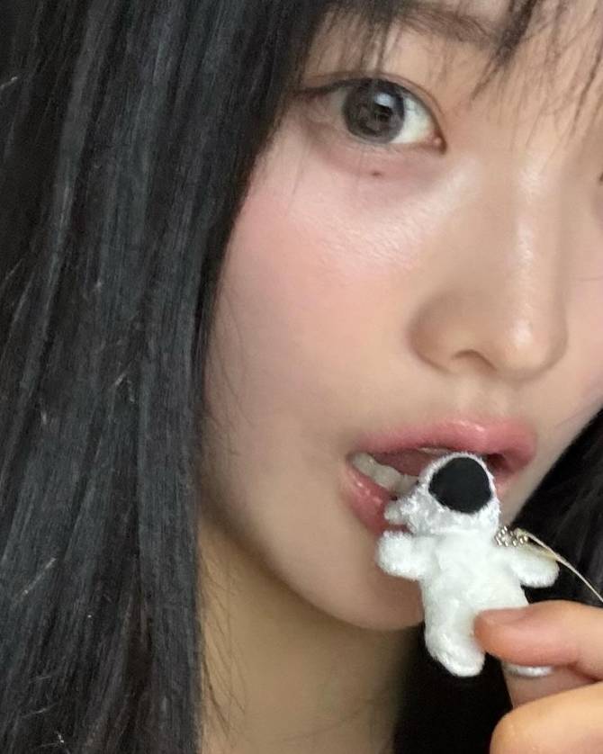 Illit 커뮤니티 포스트 너무 기여어서 먹어버릴 뻔 ᵕ ️ 이로하