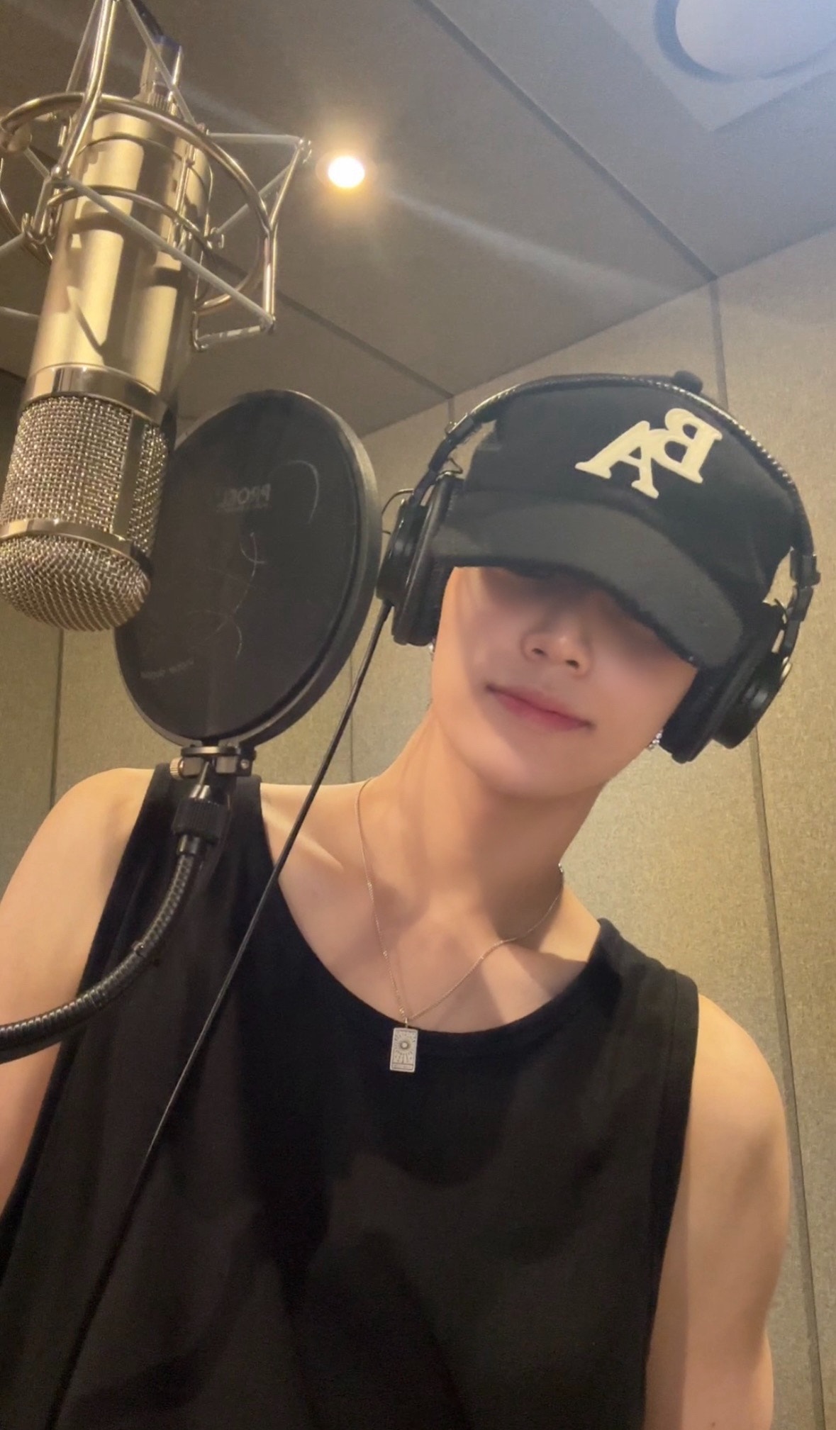 Lun8 커뮤니티 포스트 오늘 하루도 고생 많았어용 얀나잇🫂💛 이안