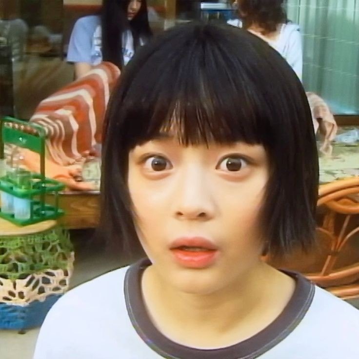 NewJeans Community Posts - Please tell me Hanni's bob cut is a wig and ...