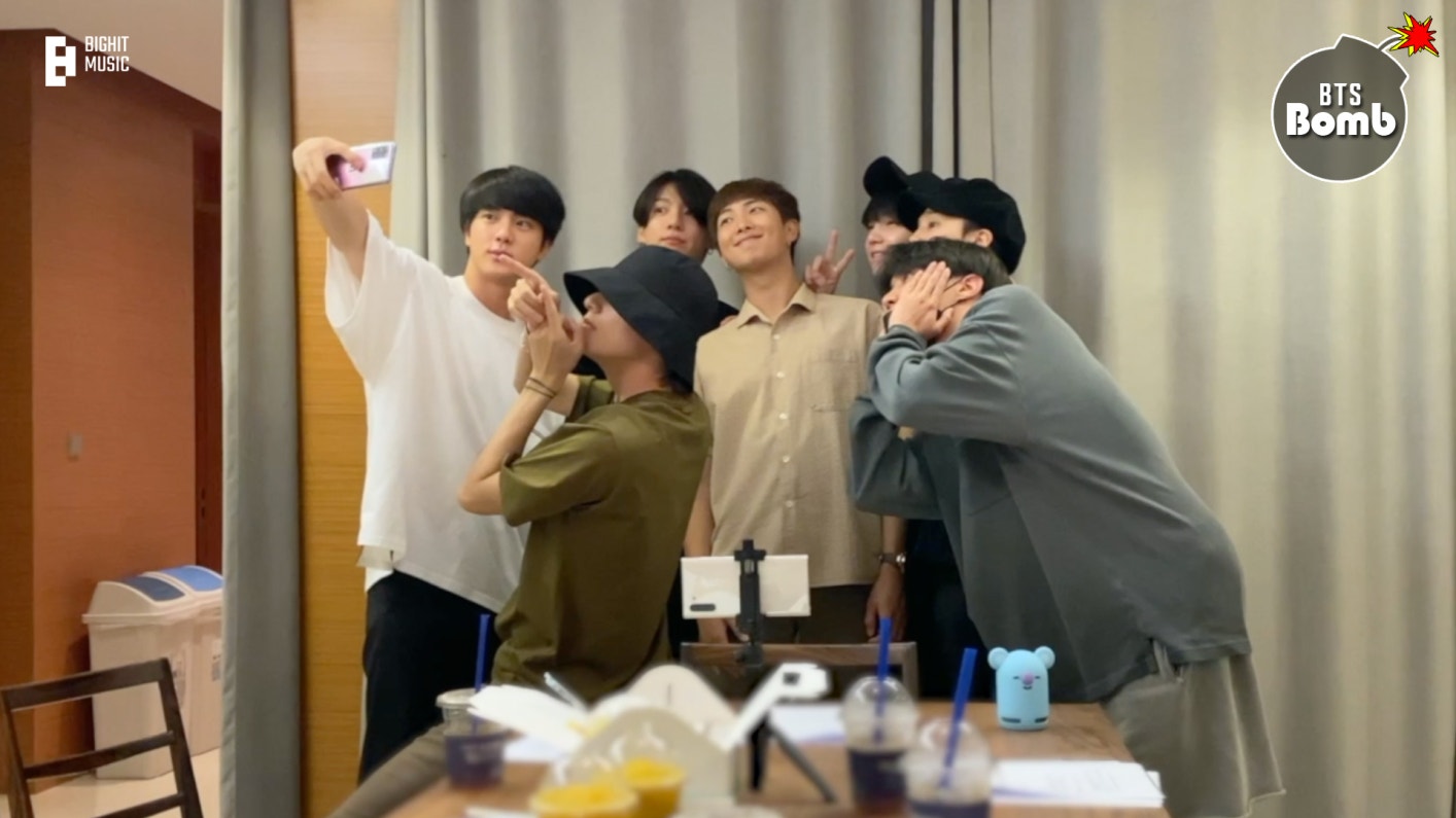 Multimedia de BTS de Weverse - [BANGTAN BOMB] Ji. Jin. Jung RADIO Behind the Scenes - BTS (방탄소년단 ...