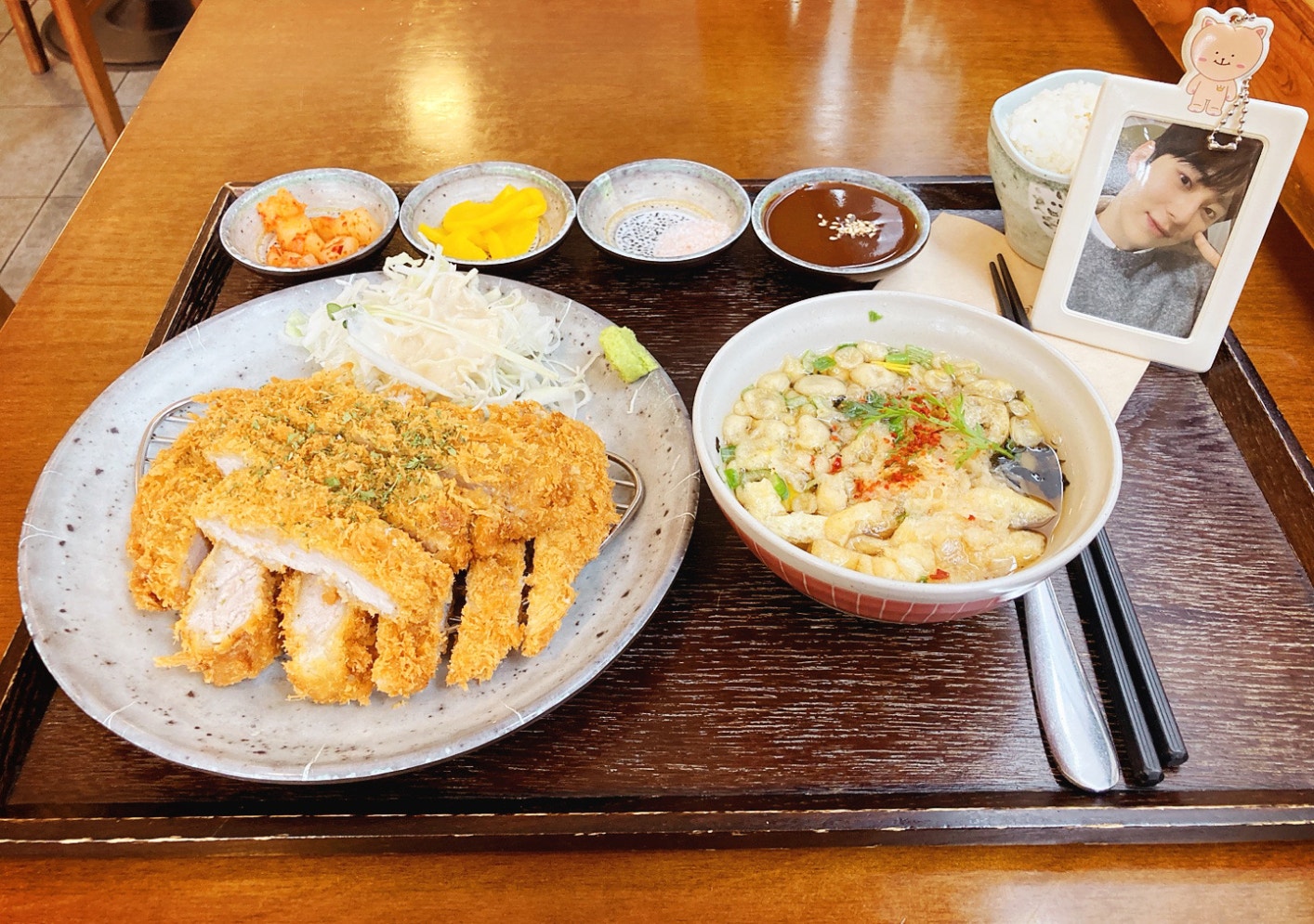 Hwang Min Hyun Community Posts 점심 맛있게 드세요🍽️😉 🧡🧡🧡
