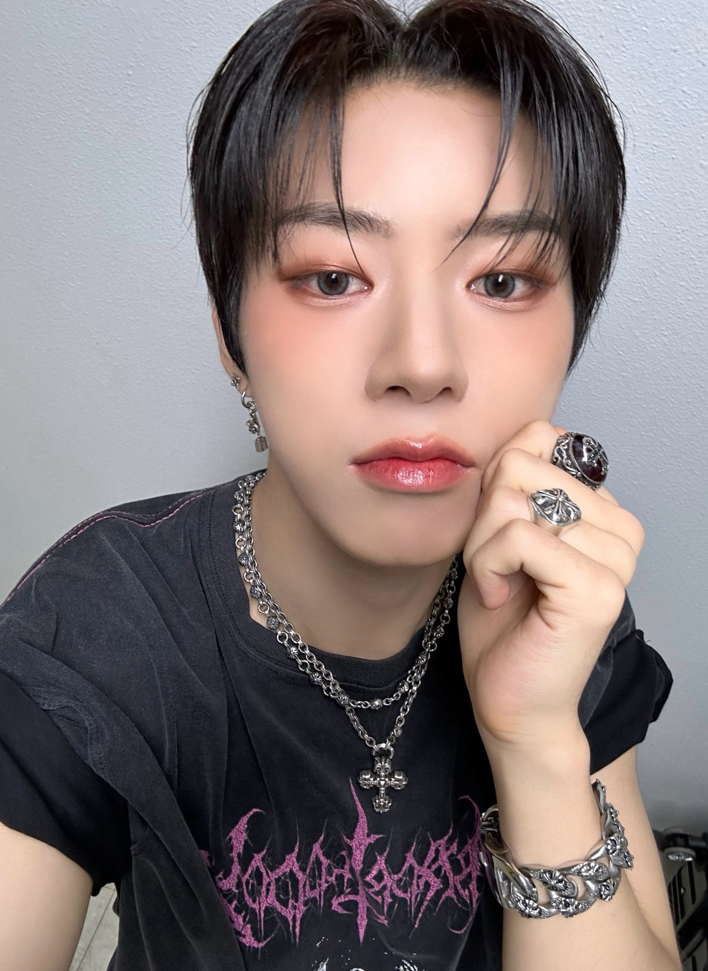Nowadays 커뮤니티 포스트 어제 Bof 와주신 팬분들 너무너무 고맙습니다 비 오는데 함께해 주셔서 너무 감사했어요 😭