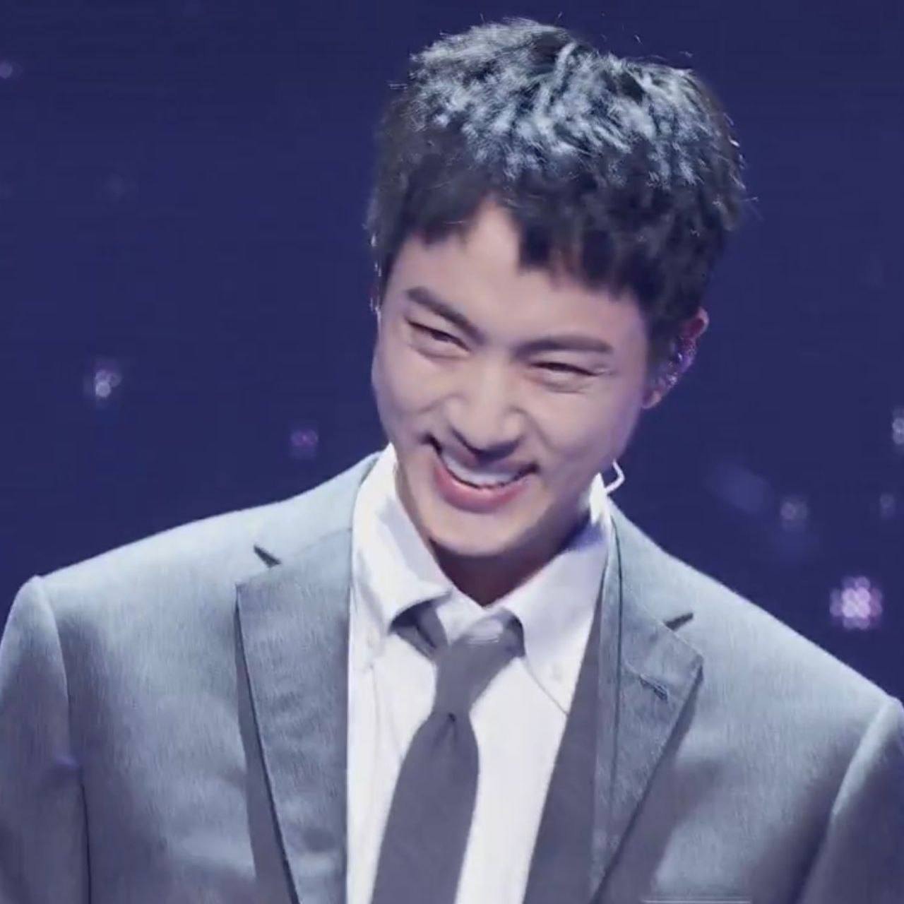 Bts Community Posts Джин Привет Арми это Джин Я вернулся домой Очень нервничаю ощущение