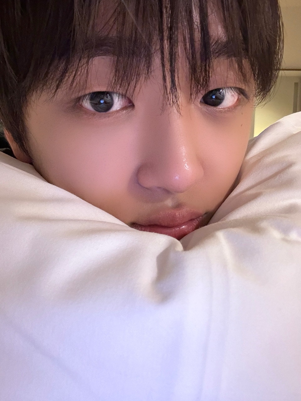Lun8 커뮤니티 포스트 오늘 하루는 잘 보냈는지 참 궁금하고 걱정이 되네요 안 피곤하면 좋겠는데 맘대로 되지 않겠지요