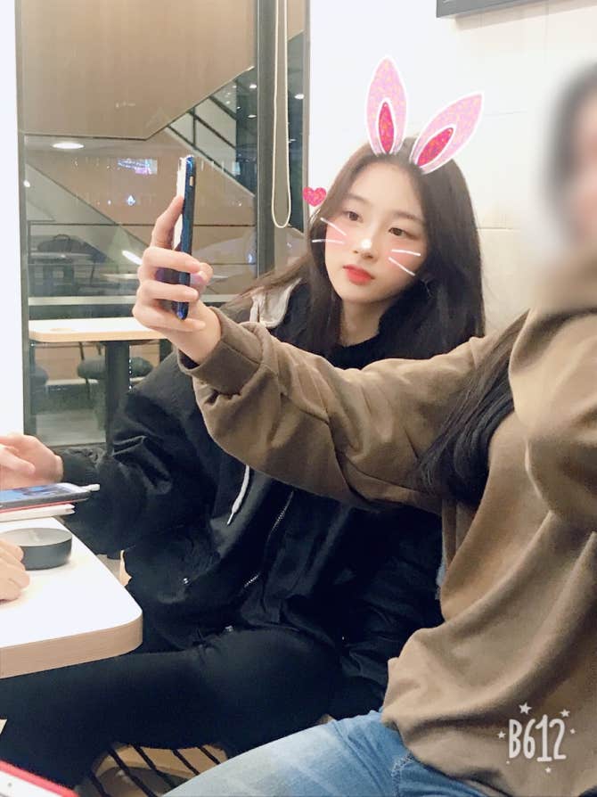 Rocket Punch Community Posts 기다리던 사진 와써유 히히 곧 라이브 킬거야 기다료 Yunkyoung
