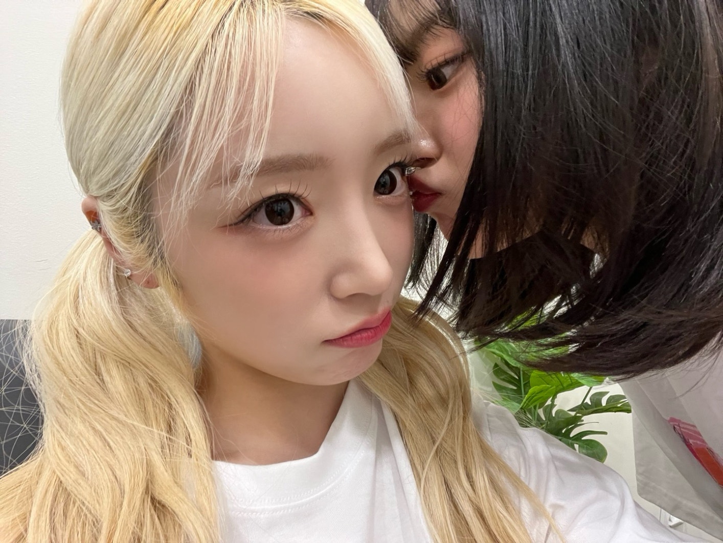 Lightsum Community Posts 우리팀 슈퍼큐티베이비 유뎡아 🪄 생일 너무너무 축하해요 🩵 우리 이제 오랜 시간