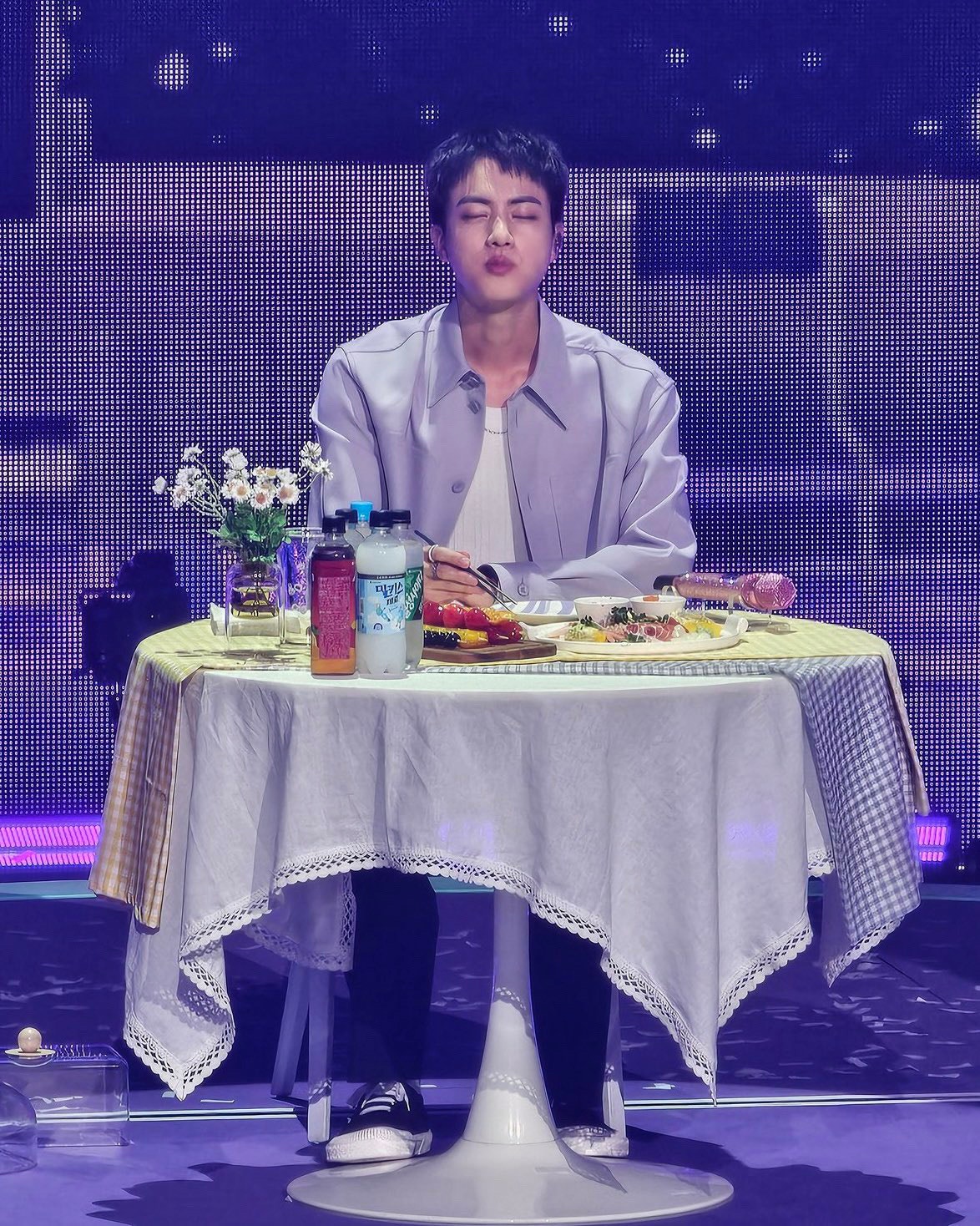 BTS Community Posts - 'Eat Jin'을 다시 볼 수 있어서 좋아요! 😭 그가 그렇게 시작한 이유를 모두가 ...