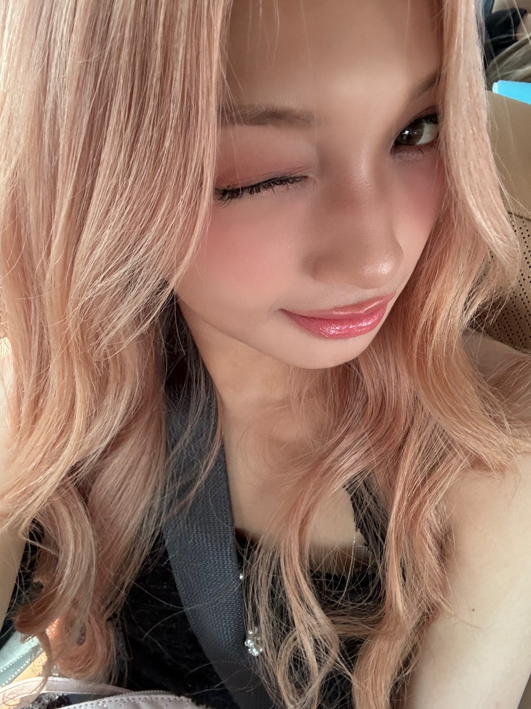 UNIS Community Post - ๋࣭ ⭑selca day entry𖤐ᝰ.ᐟ𖦹₊⊹ - GEHLEE