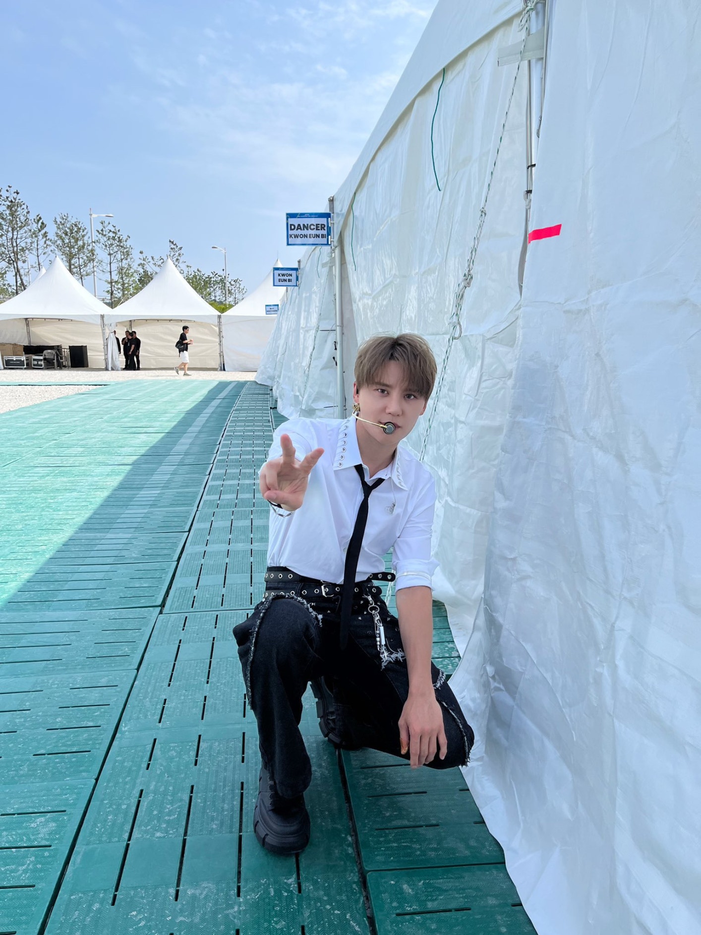 Kimjunsu Community Posts 날 더운데 무대에서도 코코넛들 걱정하는게 그냥 딱 느껴져 버림🫶🏻🫶🏻