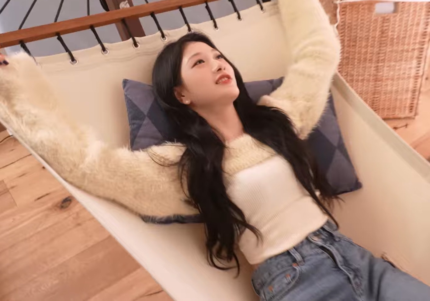 Fromis9 Community Posts 이더연 최근에 진짜 바빠보였는데 너무 고생많았어ㅜ 푹 쉬고 내일도 파이팅🍀