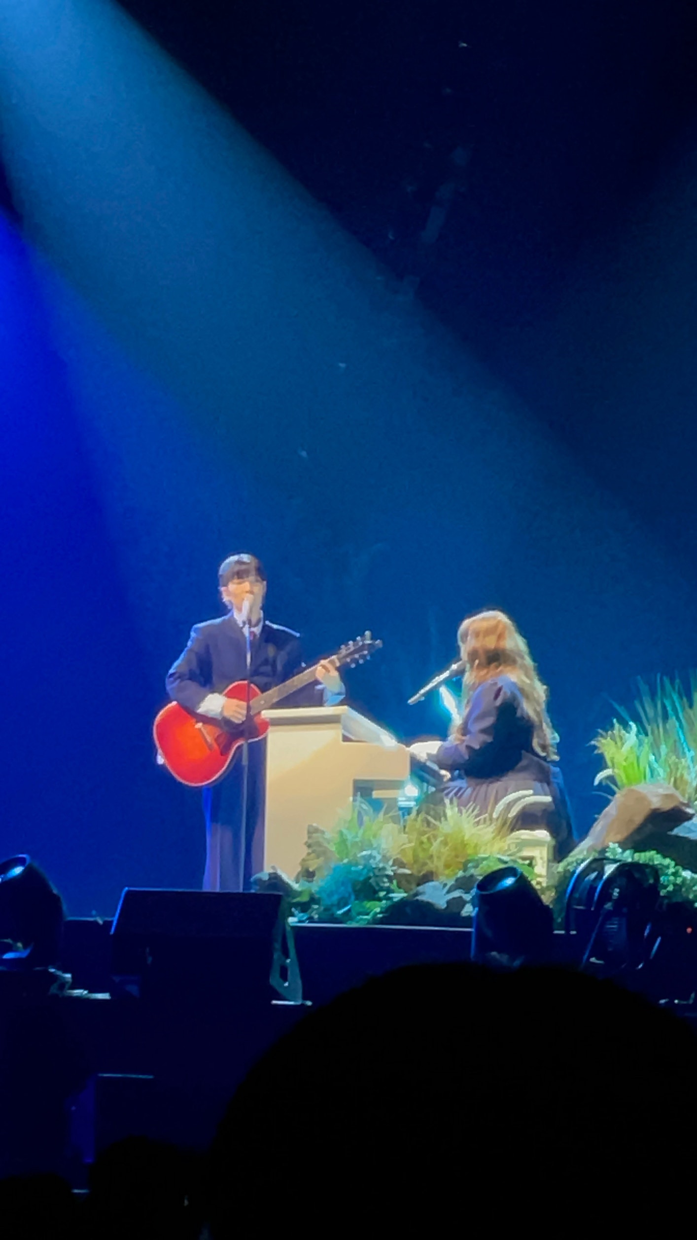 AKMU Community Post - #10ve_with_akka 내 청춘 악뮤 10년 합창 나오자마자 눈물이 그냥ㅜㅜ 콘서트에서 혼자 우는 사람이 되.. 셋리 처음부터 ...