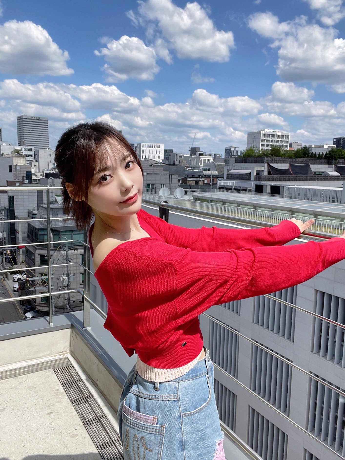 Qwer Community Posts 오늘은 위버스콘 견학하고 왔어요🪽🩵 오랜만에 콘서트라는 문화 생활을 하고 오니 힐링도