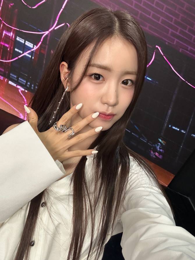 Wooah Community Posts 세상에 나온 Unframed 💔 저희가 열심히 애정을 듬뿍 담아 준비한 앨범이