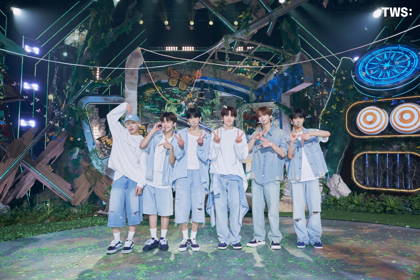 Weverse TWS Image - TWS (투어스) 📸 'SUMMER BEAT!' 음악방송 Photo Sketch #1