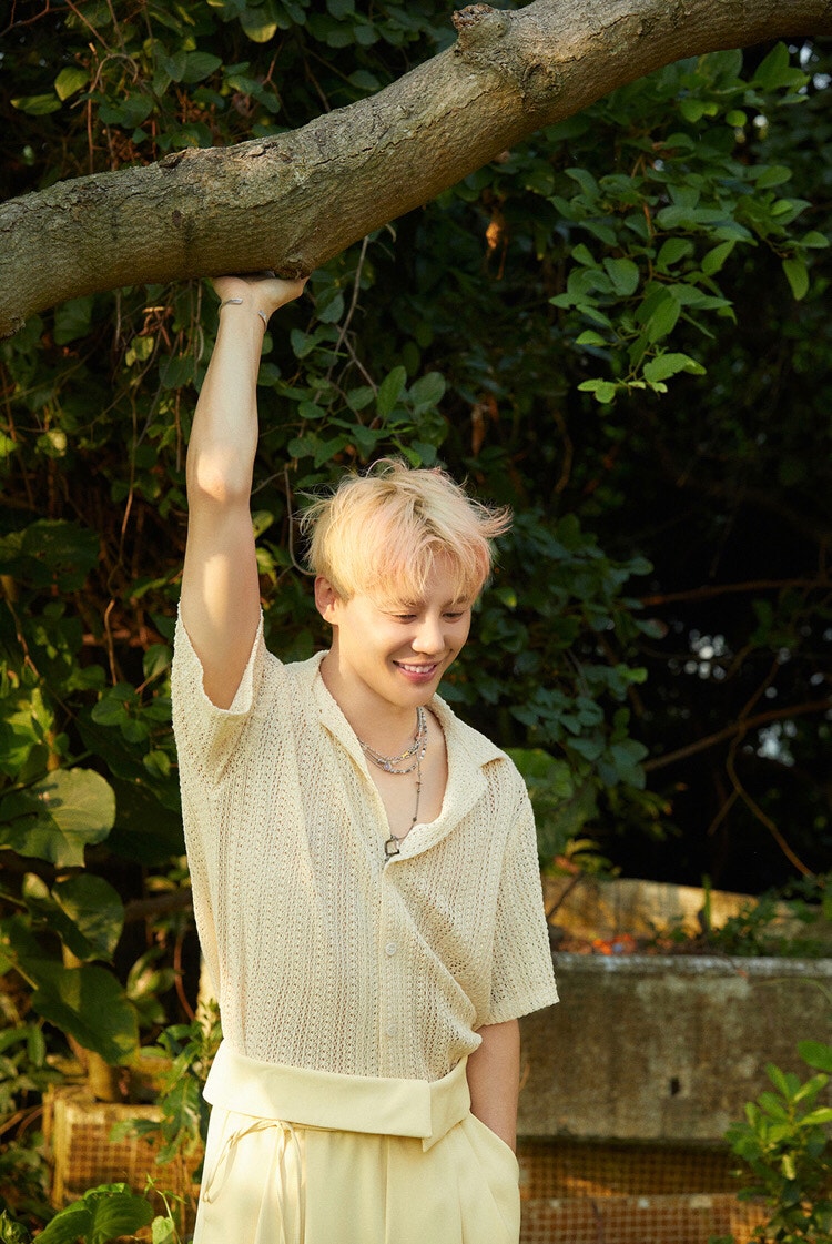 Kimjunsu Community Posts 오늘은 A컷들만 풀어진거죠 B컷들도 있는거죠 팜트리 사랑해 ️