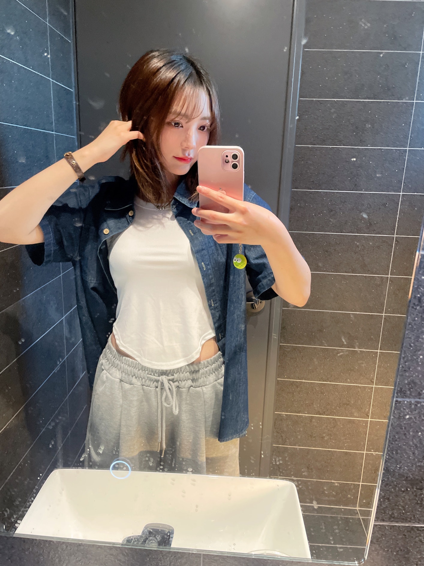 QWER Community Posts - 💚🫶 - Siyeon